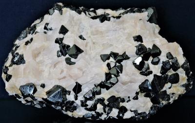 FOMS - Franklinite - Franklin Mineral Information