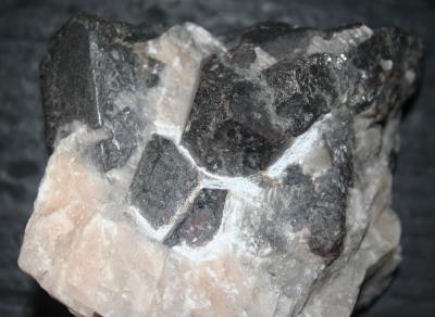 FOMS - Augite - Franklin Mineral Information