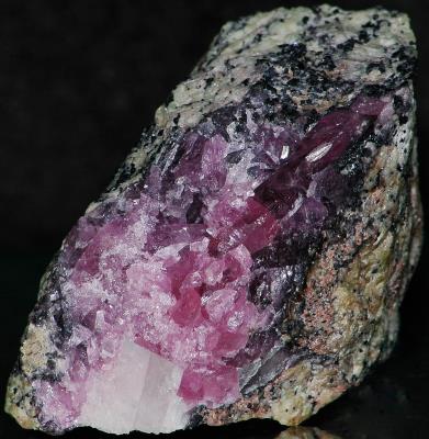 FOMS - Hodgkinsonite - Franklin Mineral Information