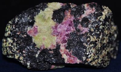 FOMS - Hodgkinsonite - Franklin Mineral Information