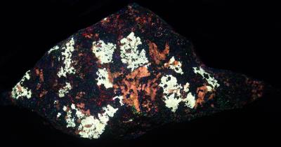 FOMS - Scheelite - Franklin Mineral Information